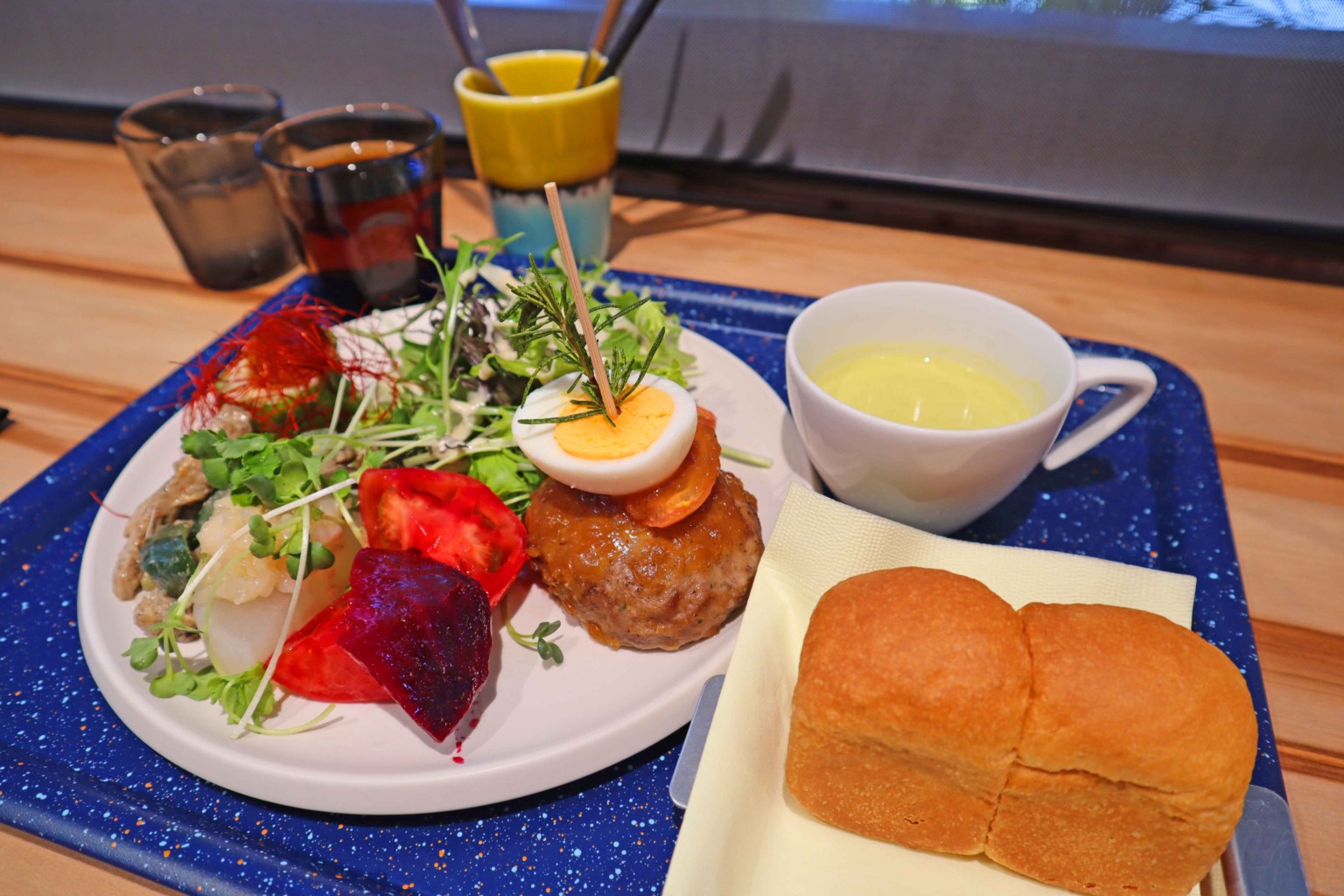 地産地消が美味しい「SWEETS BANK」内にある『カフェ＆ベーカリー TORA TO FUSEN(とらとふうせん)』 - とれタビ